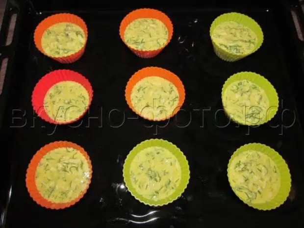 Cupcakes ya cheese iliyoyeyuka - chaguo kubwa cha kifungua kinywa.