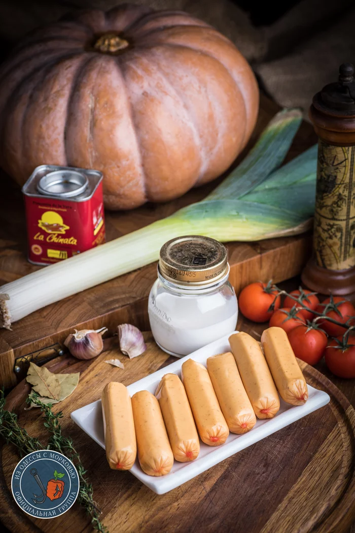 Sopa de calabaza con salchichas.