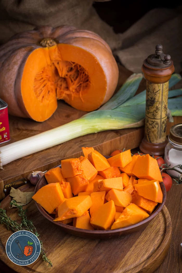 Sopa de calabaza con salchichas.