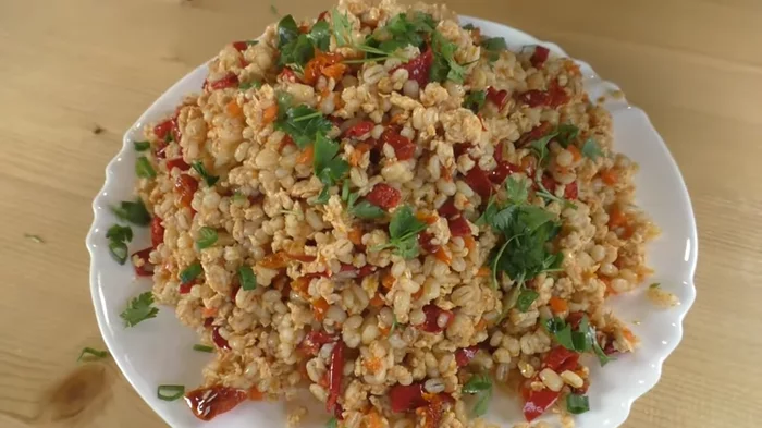 این آسان تر از PLOV، گندم سیاه بهتر است! Perlovka با گوشت چرخ شده