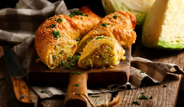 ဂေါ်ဖီထုပ်နှင့်အတူခူဝိသေသနျး strudel