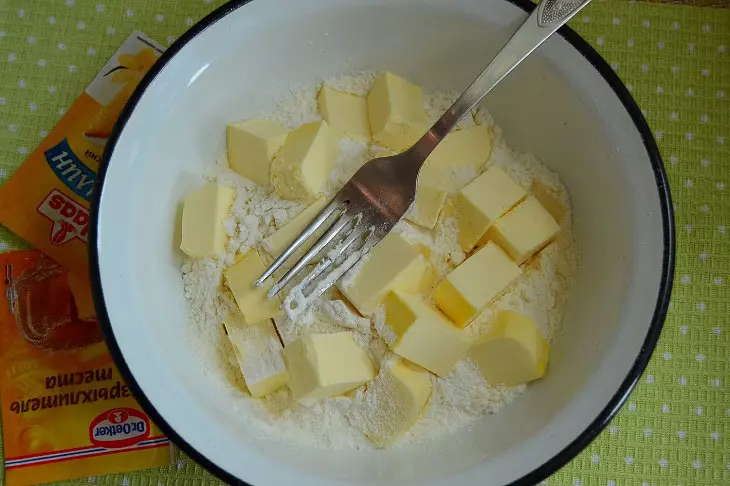 Bolo de areia caseiro com maçãs e cereja - muito saboroso e perfumado