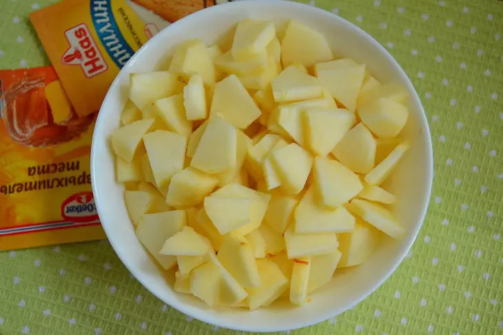 Bolo de areia caseiro com maçãs e cereja - muito saboroso e perfumado