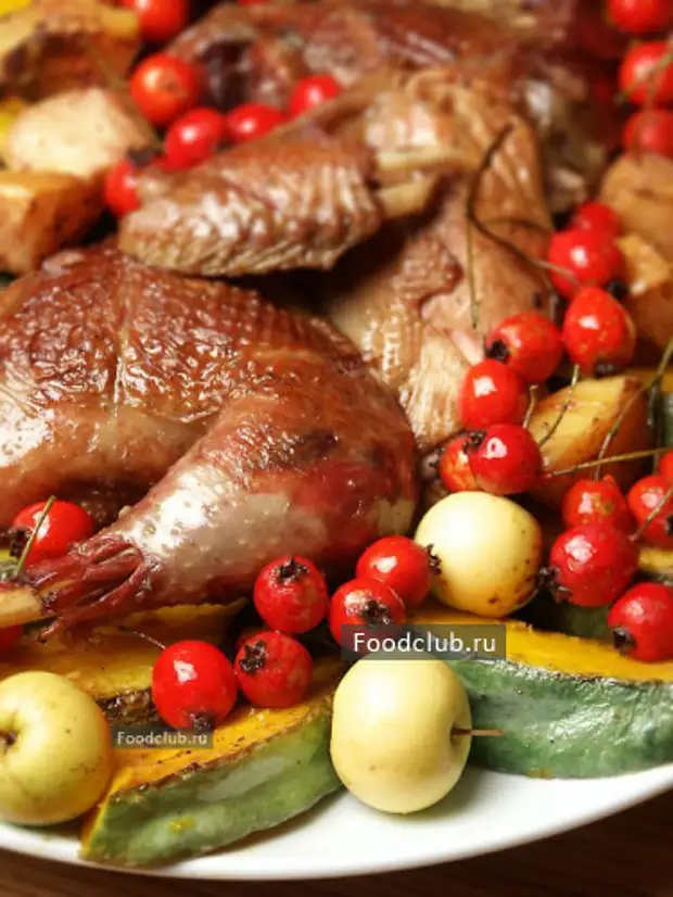 Gallo autunnale nel vino con la mela cotogna