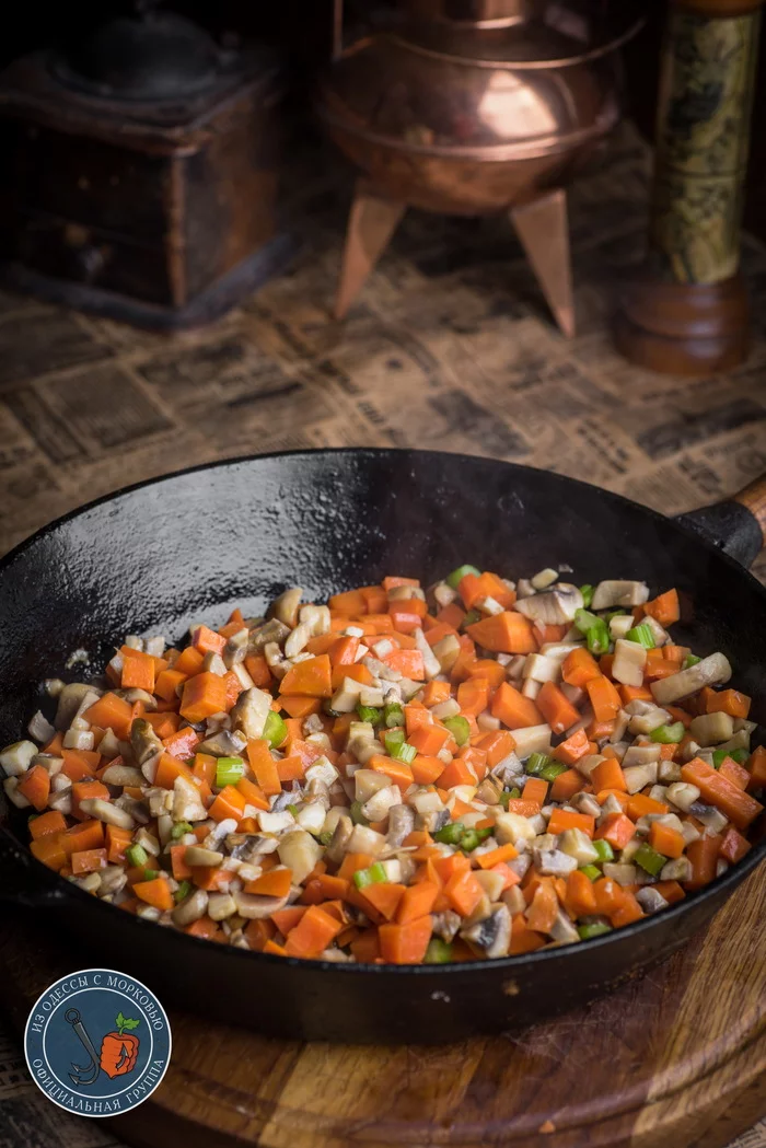 Kabbên ji Savoy Cabbage (Kaldolma) ji Odessa bi Carrots, Cooking, xwarin, Recipe, Photography, Long, Cabbage