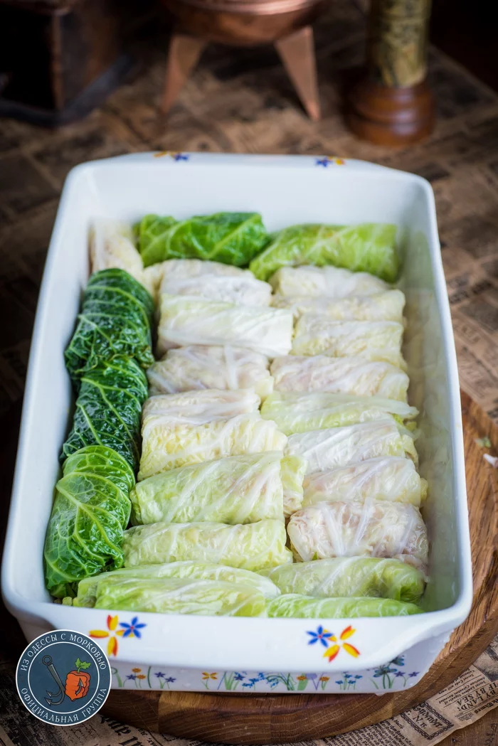 Kabbên ji Savoy Cabbage (Kaldolma) ji Odessa bi Carrots, Cooking, xwarin, Recipe, Photography, Long, Cabbage