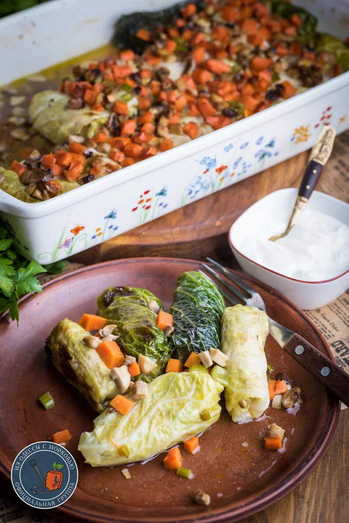 Kabbên ji Savoy Cabbage (Kaldolma) ji Odessa bi Carrots, Cooking, xwarin, Recipe, Photography, Long, Cabbage