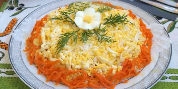 Preparasyon salad ak kawòt Koreyen an