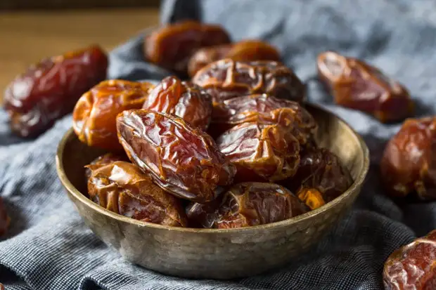 Enerģijas bumbas - uztura deserts ar kokosriekstu pārslām