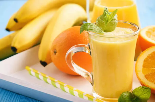 16 Receptek Smoothie Banánnal: Kedvenc ízlés és váratlan kombinációk