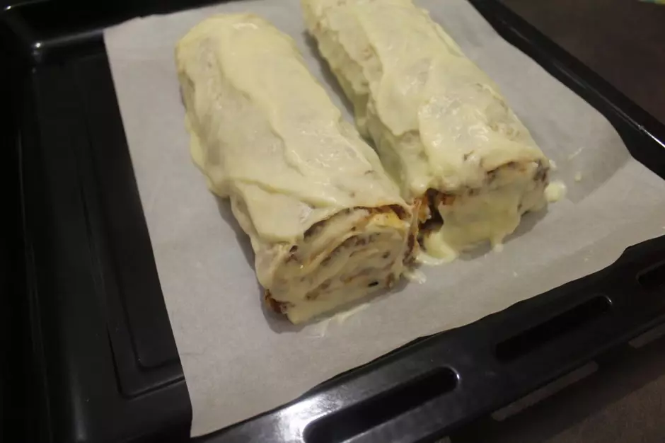 Kjøttstrudel under Beshamels saus