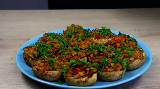 Uitstekende snack vir enige tafel! Voorbereiding van maer sampioene