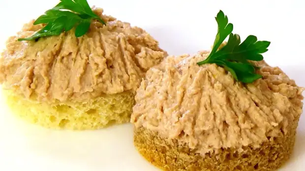 Egg Pate - Sormi kasviöljy hienonnettu sipuli, viileä. Laita keitetyt munat, sipulit, kuoritut valkosipulin ja saksanpähkinät hakkuriin. Kuorma, kunnes homogeeninen. Lisää suolaa, pippuria ja murskattua persiljaa. Hullu leipää mielenkiintoinen, ruoanlaitto, reseptit, munat