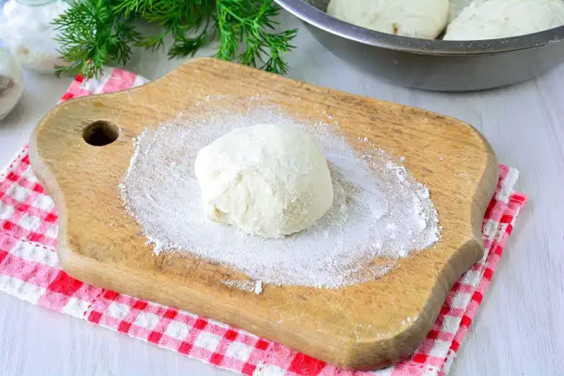 Brennt pies með sveppum - lush og stökku