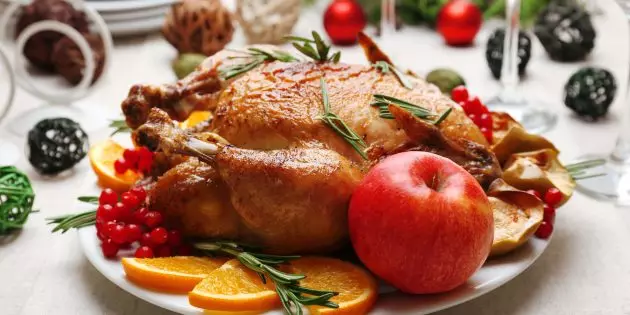 Stuffed chicken with apples: simple recipe