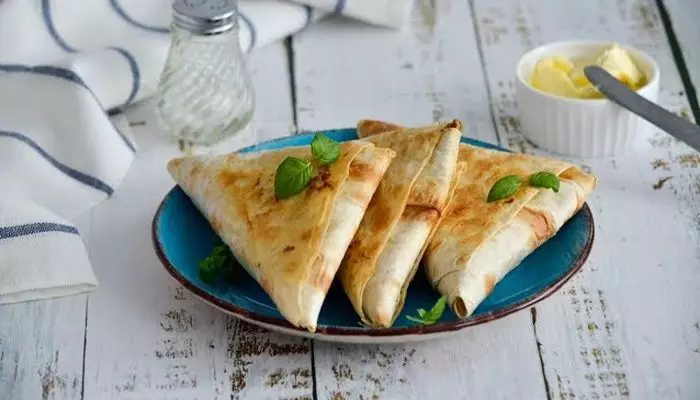 Pattags aus Pita mit Apfelfüllung. \ Foto: google.com.