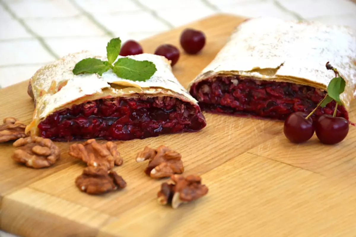 Torta de cereja de lavash. \ Foto: bene-gusto.com.