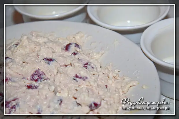 چیری کے ساتھ Curd Casserole.