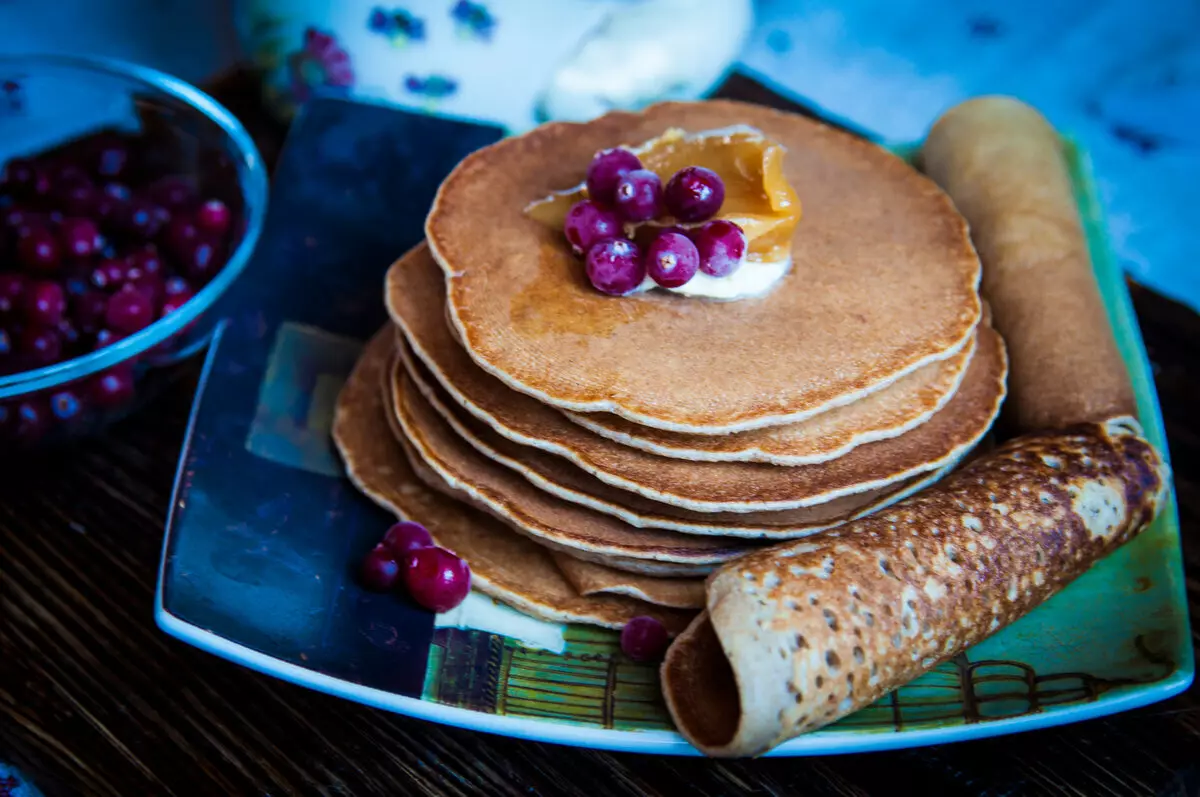 Maalaismainen pannukakku leipä lehdet