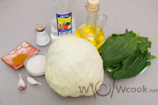 Marinated cabbage ingredients.