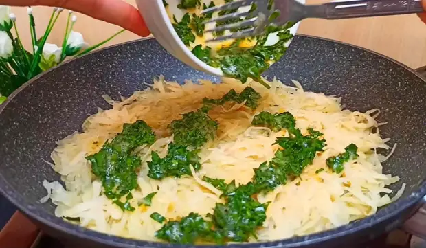 Petit déjeuner riche et simple des pommes de terre