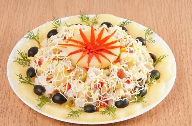 Salad with chicken and pineapple photo: A. Sokolov / Burdamedia