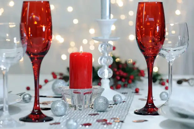 Under the sign of the fiery rooster: decoration of the New Year's table with their own hands