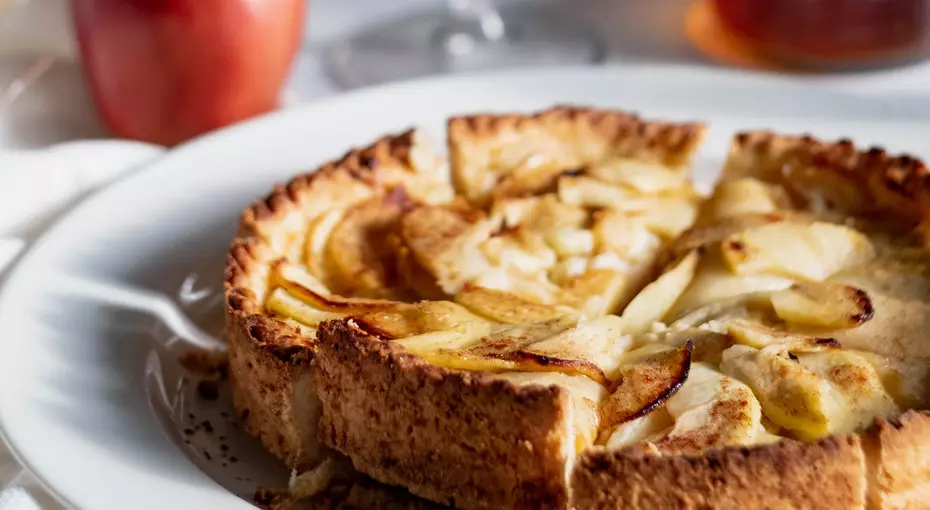 Wie man die Torte schnell aus dem Formular zieht - und ein weiteres 7-Leben Kachki zum Backen