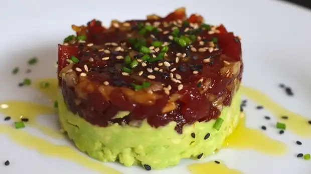 Cunto fiican oo ka soo baxa kalluunka 10 daqiiqo // Tartar laga bilaabo Tuna oo leh avocado