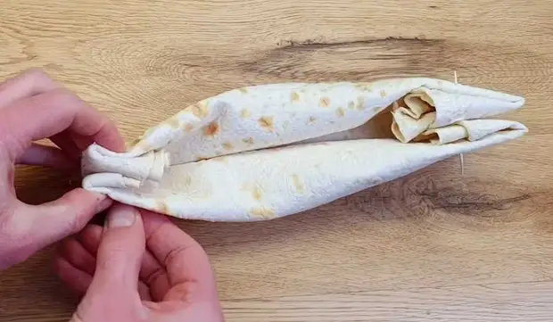 De enveloppen van Lavash met kip