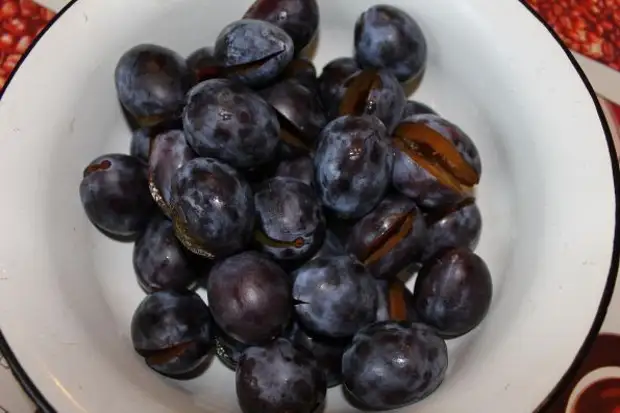 ជាមួយនឹងខ្ទឹម prunes ជ្រក់