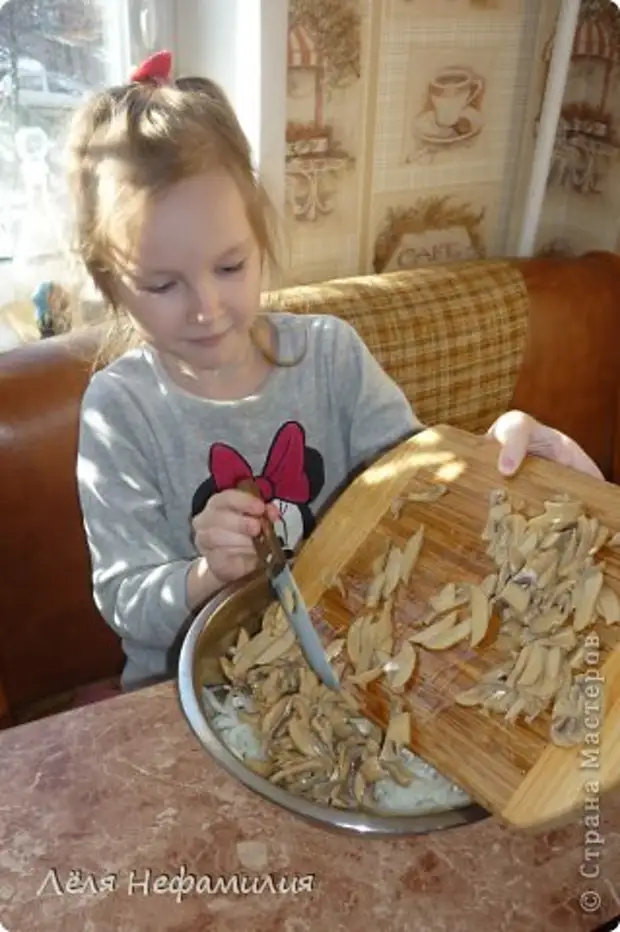 Moja salata sa robnom markom. Nijedan gost nije mi došao da ne bih voleo. A nije bilo nikih praznika, nakon čega bi ostao drugi dan)) rođen u mukama, potpuno slučajno i usvojen je