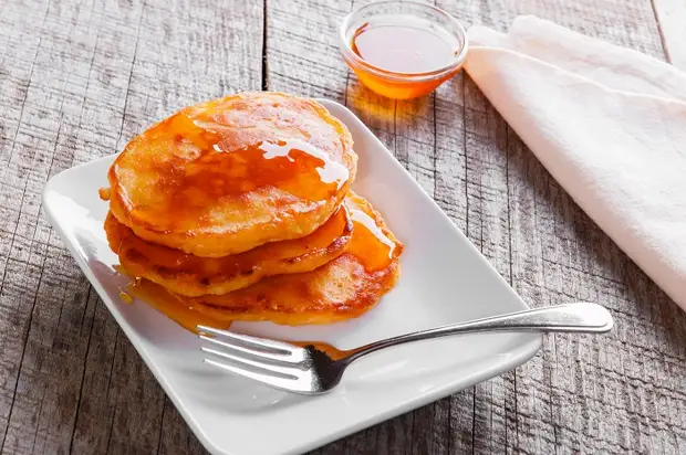 6 ukuhlukahluka kwama-pancake kusuka emazweni ahlukene alungele isonto labagibeli