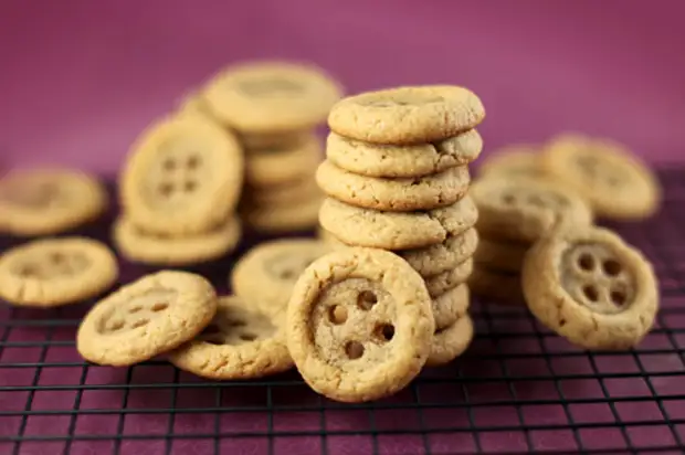 Ασυνήθιστο cookie με τη μορφή ενός κουμπιού