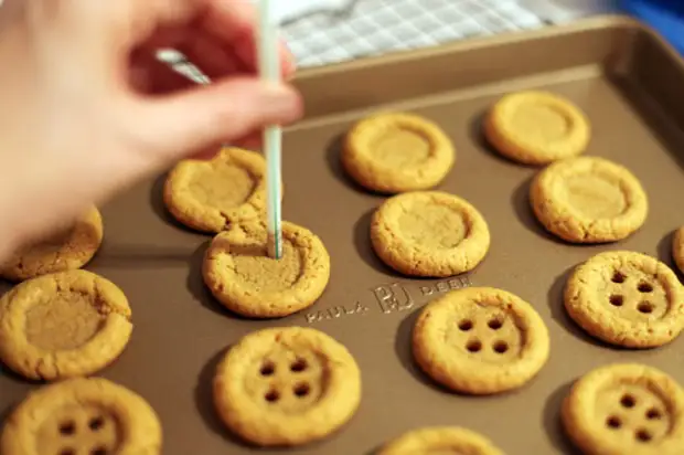 Ασυνήθιστο cookie με τη μορφή ενός κουμπιού