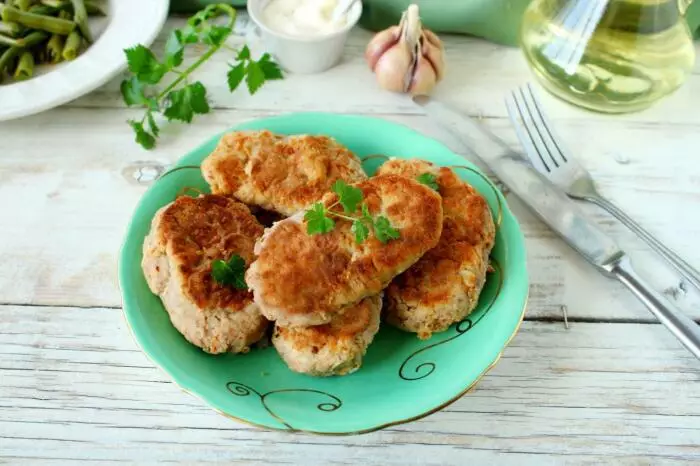 Aardappelcutlets met lever. \ Picture: Pinterest.co.uk.