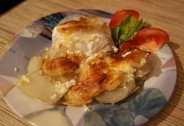 Chicken thighs in potato ring