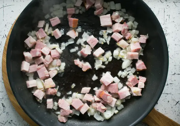 Sopa croata com um jovem verduras