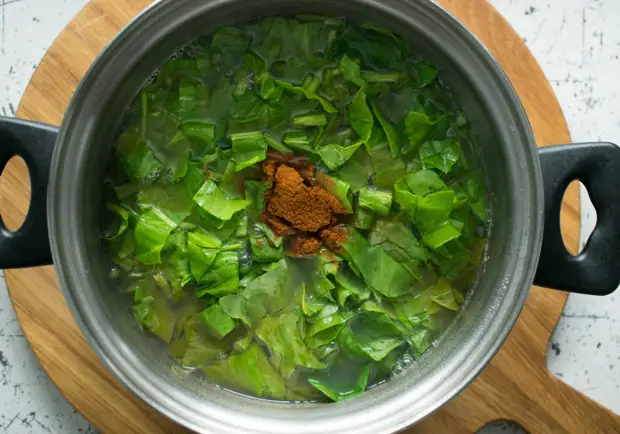 Sopa croata com um jovem verduras