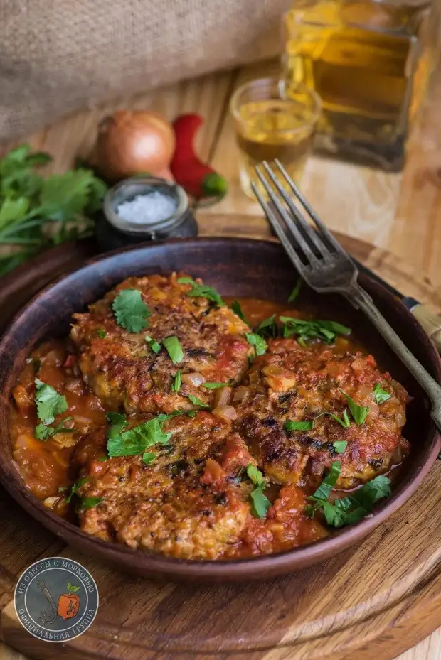 Costoletas de peixe em molho de tomate