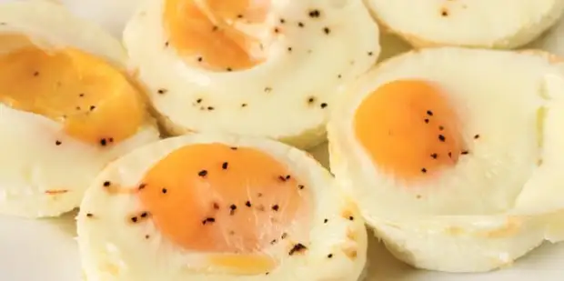 Huevos cocidos simples en el horno