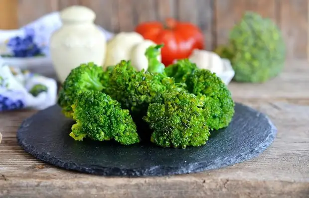 Etu esi eme ka ezinaụlọ nwee broccoli: 5 Ezi ntụziaka na akwukwo nri