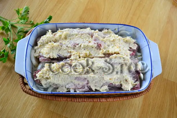 Mackerel გამომცხვარი ყველი ღუმელში