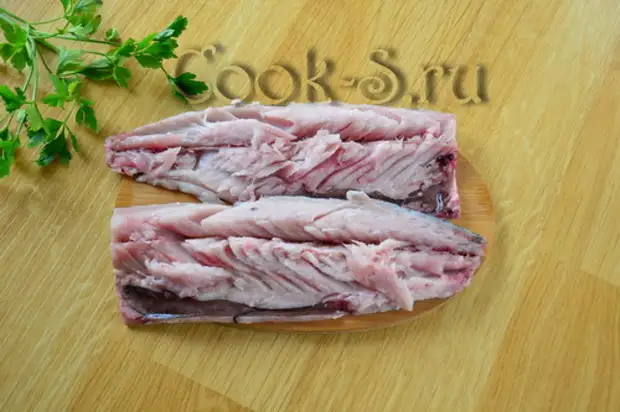 Mackerel გამომცხვარი ყველი ღუმელში