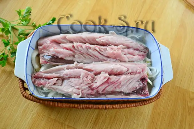 Mackerel გამომცხვარი ყველი ღუმელში