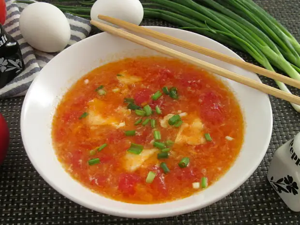 Chinese tamatiesop met eier (Suid-Chidan Tang, 番茄 蛋 汤)