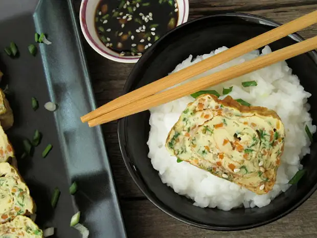 Tortilla coreana, ou rolo de ovo coreano (Gyeran Mari, 계란말 이)