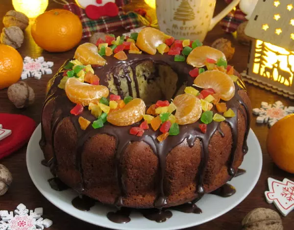 Mandarine Cupcake with Chocolate and Nut Stuffing