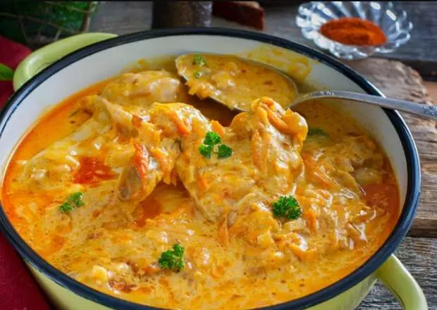 Paprikash yang lazat dengan ayam: rahsia hidangan tradisional Hungary