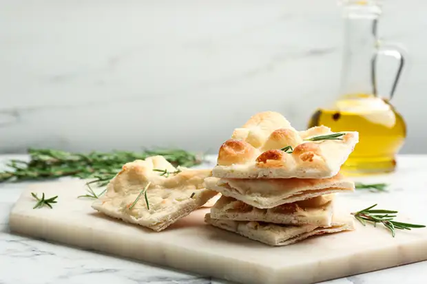 Gebakken in de haard: het koken van traditionele Italiaanse focacci